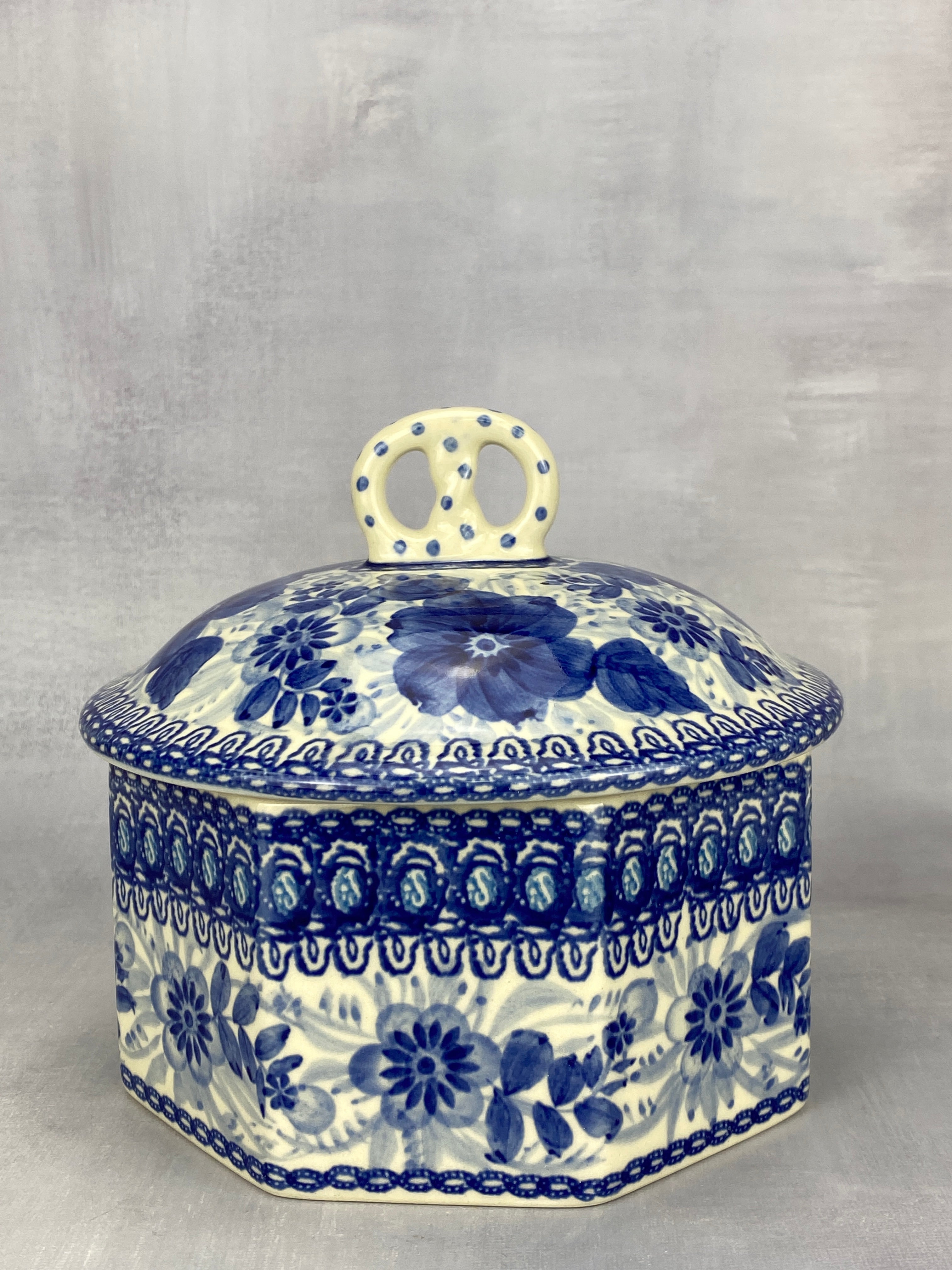 Unikat Pretzel Box - Shape 64 - Pattern U214 – Polish Pottery Westlake