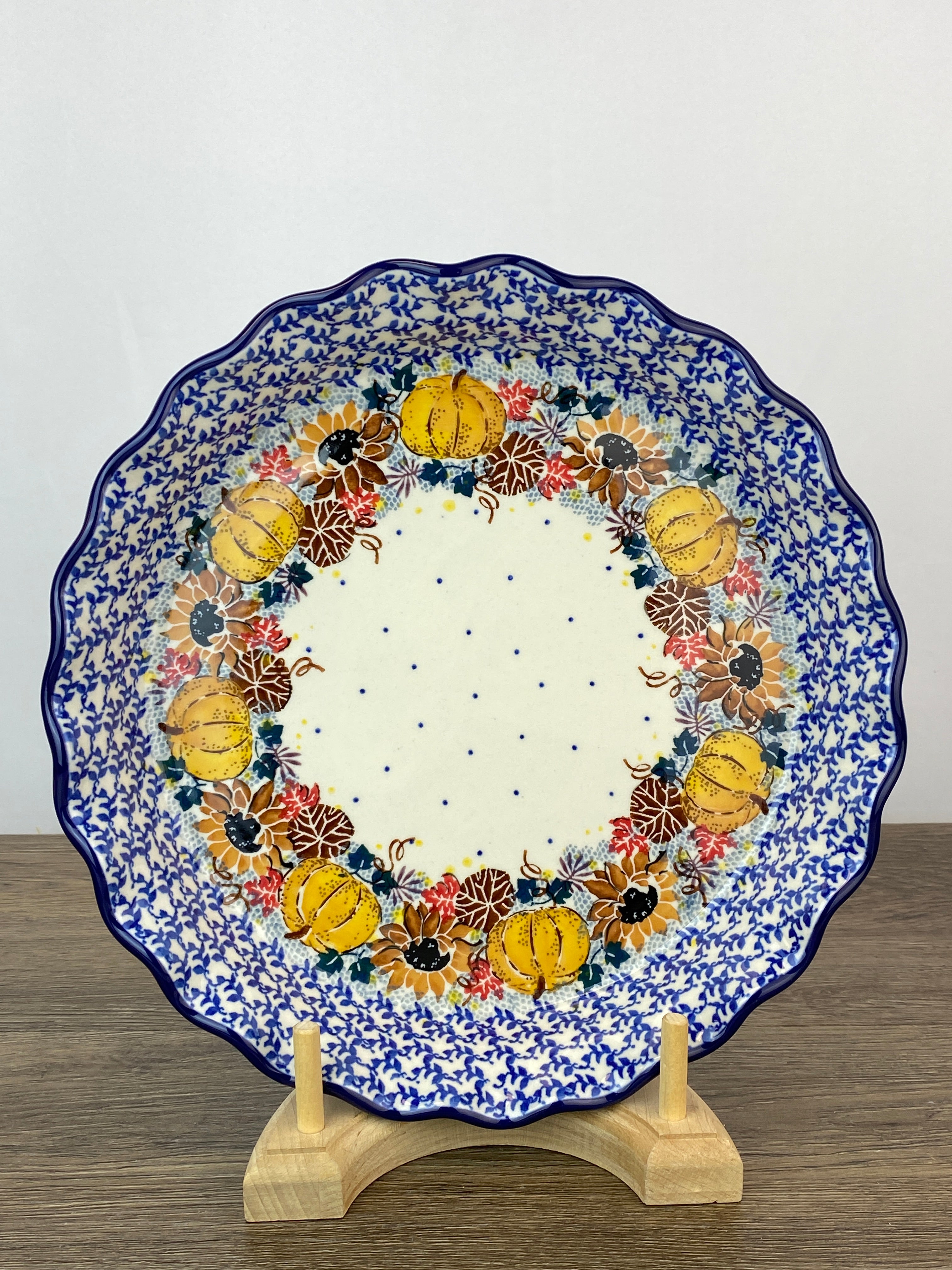 Ruffled Unikat Pie Plate / Round Baker - Shape 636 - Pattern U4741 ...